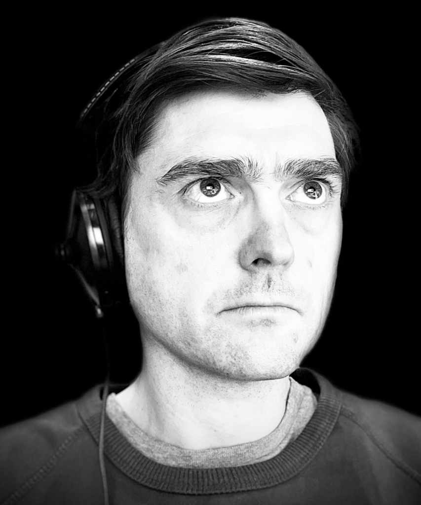 Debasser présente "Blue", un single UK Bass envoûtant, via WIDE Records ...