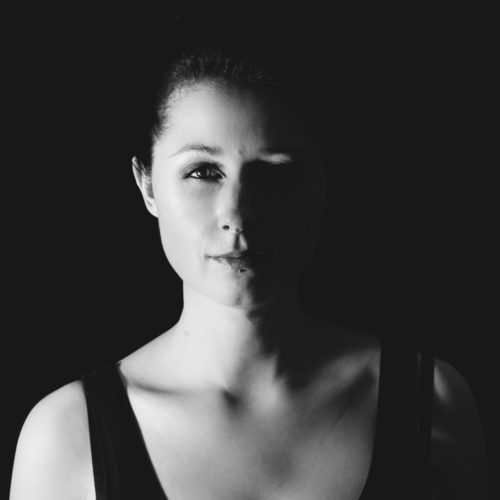 Lisa Oakes, sort un EP de trois titres, Hypnotics, via Symbolism, le ...